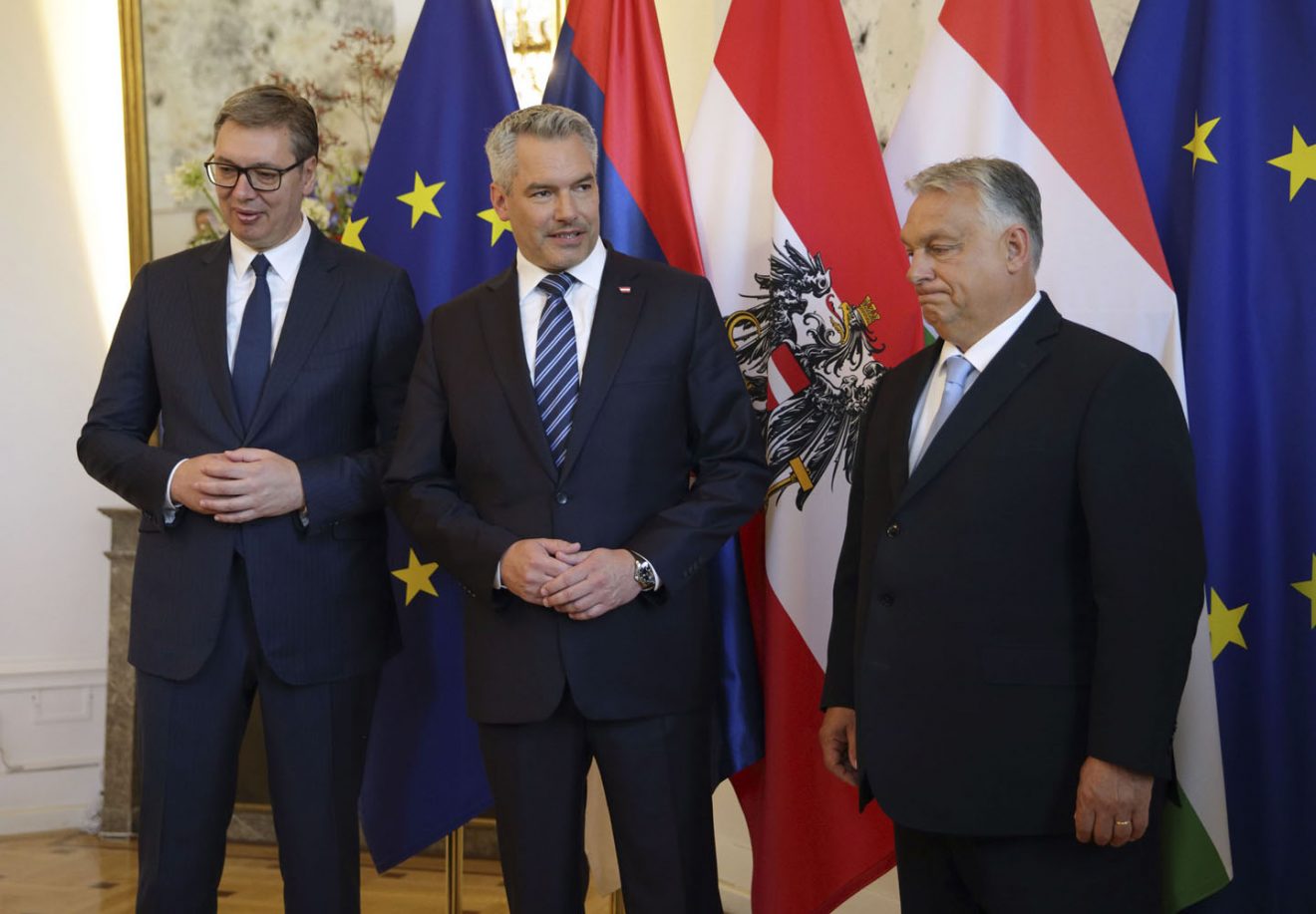 A look at the trilateral summit in Vienna from another angle: "Shame on ...
