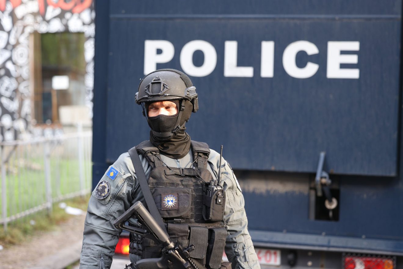 Murder of a Kosovo policeman: Pristina accuses "Serbian criminal gangs ...