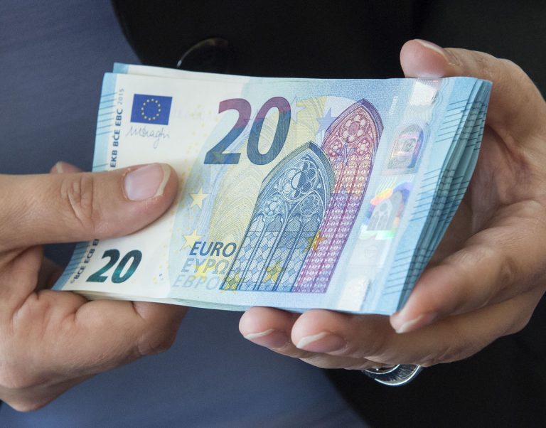 Koliko može da „divlja“ kurs u menjačnicama i bankama - Vreme