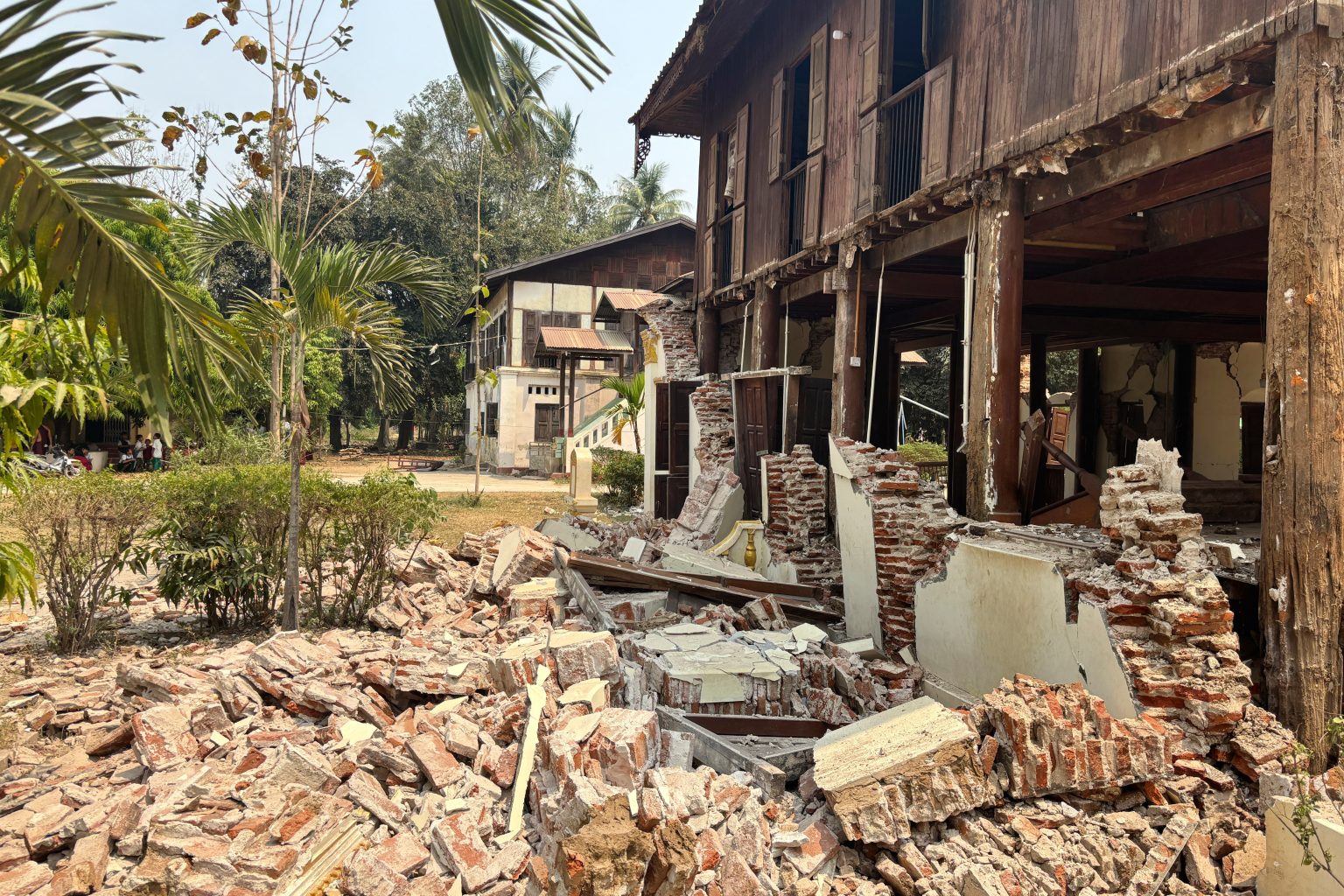More than a thousand people died in the earthquake in Myanmar - Time