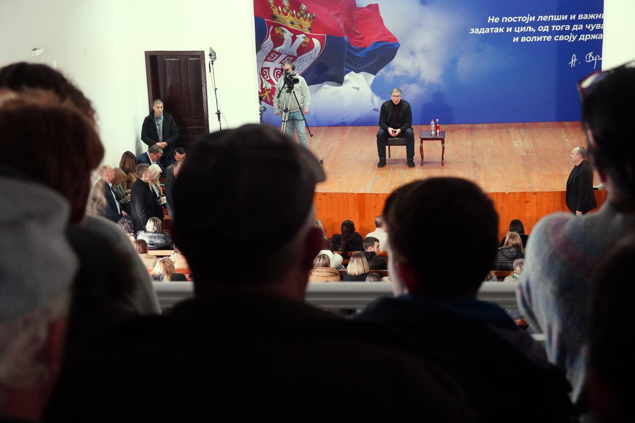 Vučić se izvinio, ali prozvao novinare i RTS: Nisu novinari, već ...