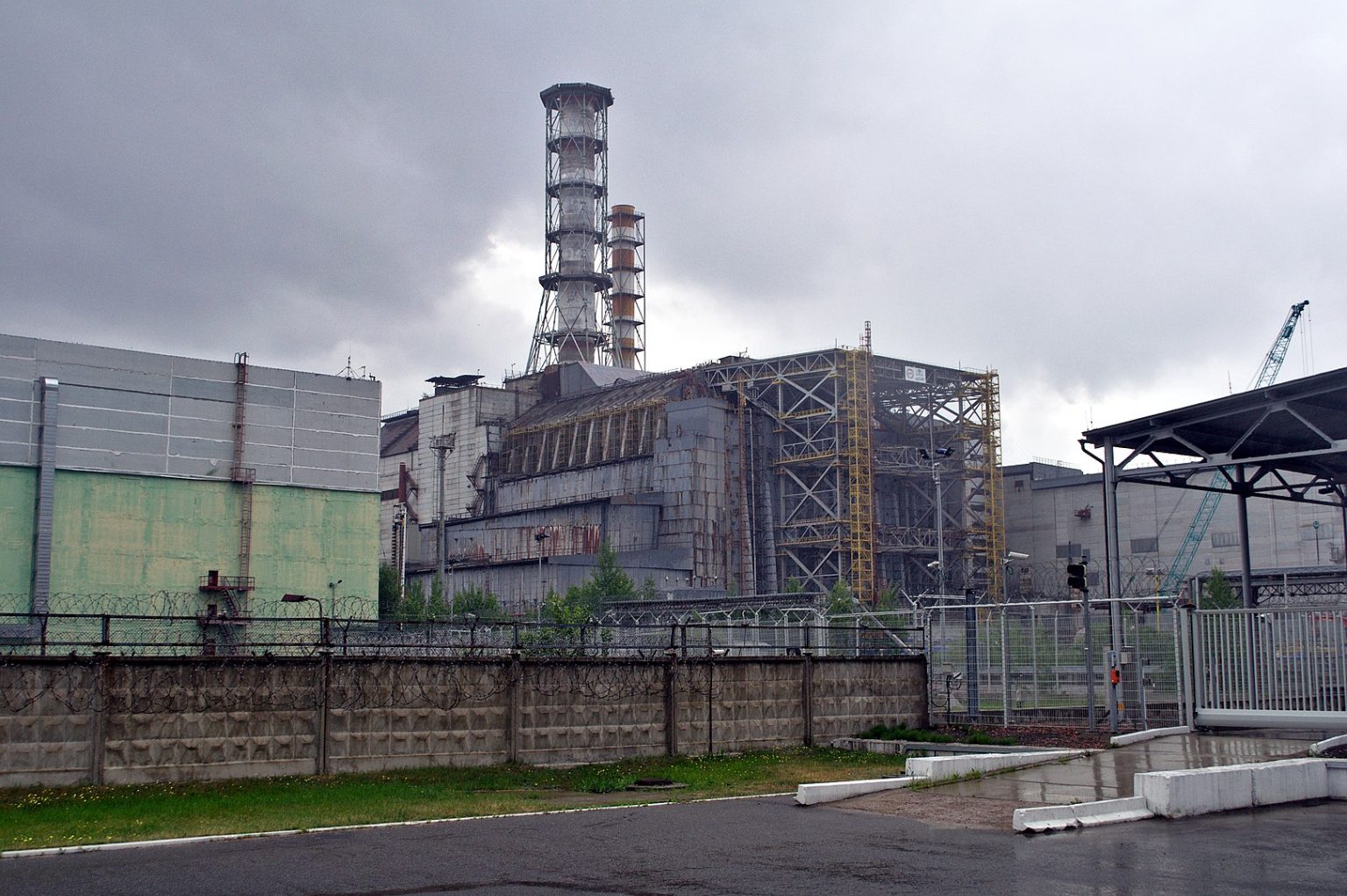 How to repair the damaged shell of the nuclear plant in Chernobyl? - Time