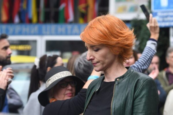 Jelena Popadić Sumić: "Oprostite, deco, i mi se stidimo" - Vreme