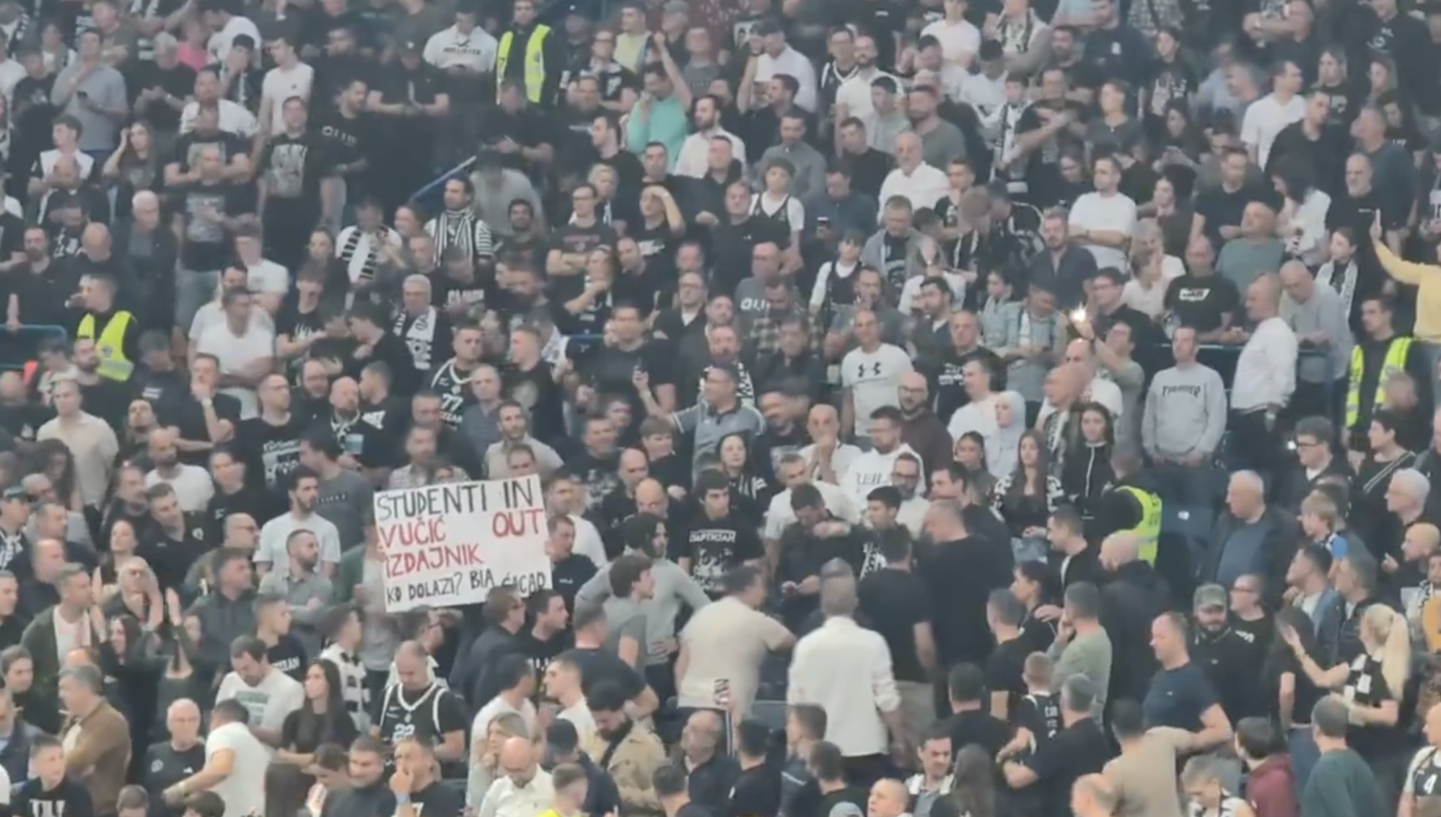 „Idite u Ćacilend“: Kako su grobari ustali protiv 120 lojalista - Vreme