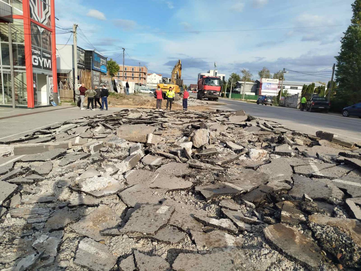 Šapićev Beograd: Kad ti Grk i Nepalac izburgijaju ulicu i ugase struju ...